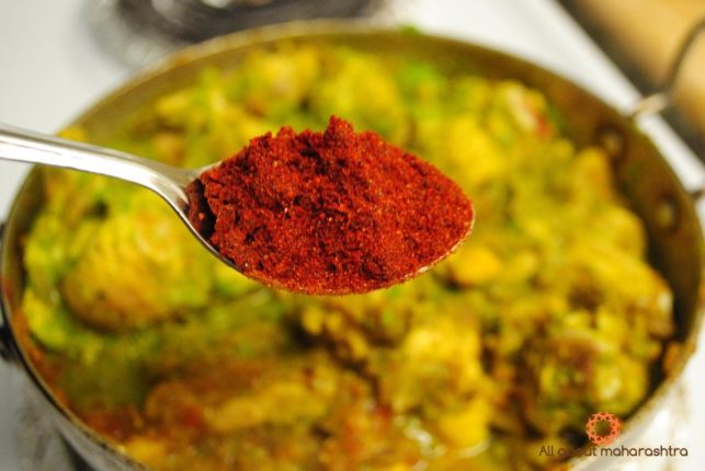 Kombdi rassa (कोंबडी रस्सा) or chicken curry – All About Maharashtra